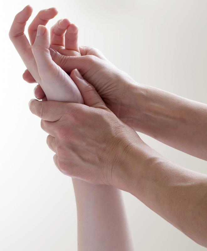 What Is A Hand Massage with Pictures 